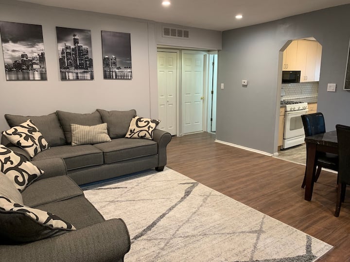 Cozy 2 Bedroom Minutes From Detroit - Southfield, MI