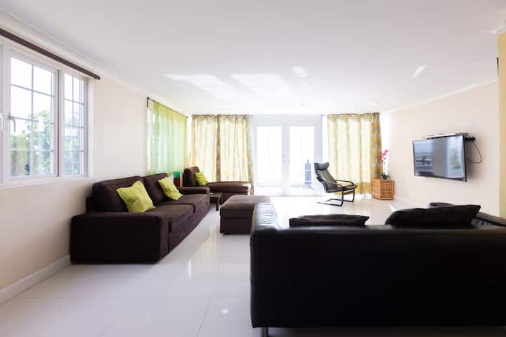 Modern 2br W/ Pool | Gated Near New Kingston - Kingston