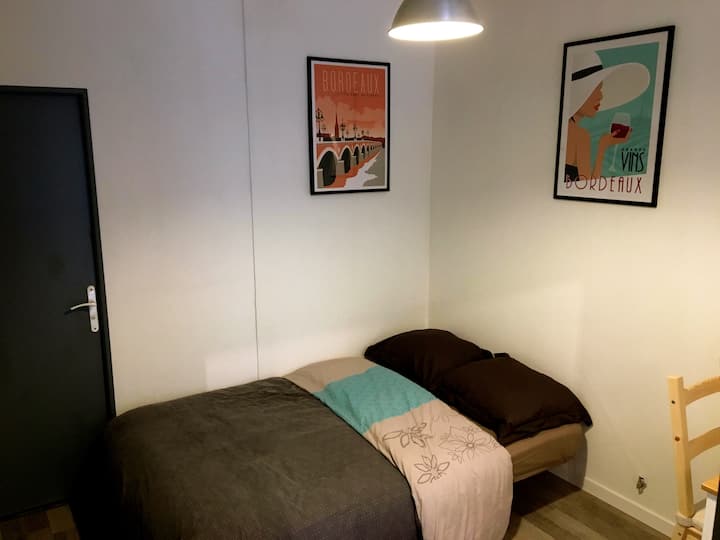 Chambre Indépendante, Sdb Kitchenette, Dans Centre - Burdeos