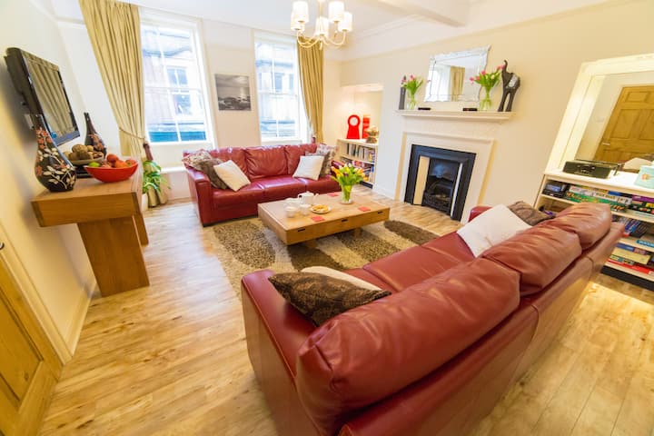 The Boot Room Whitby Sleeps 8 - Whitby