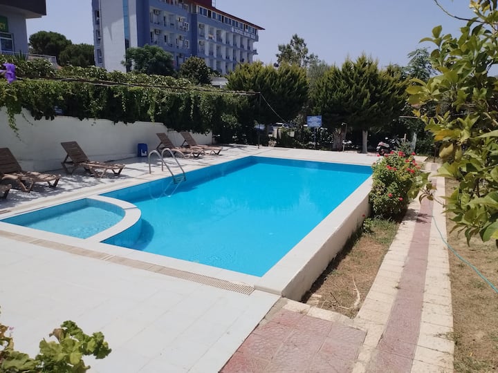 Kadınlar Den Plajına 50 Metre Bahçeli  1+1 - Kuşadası