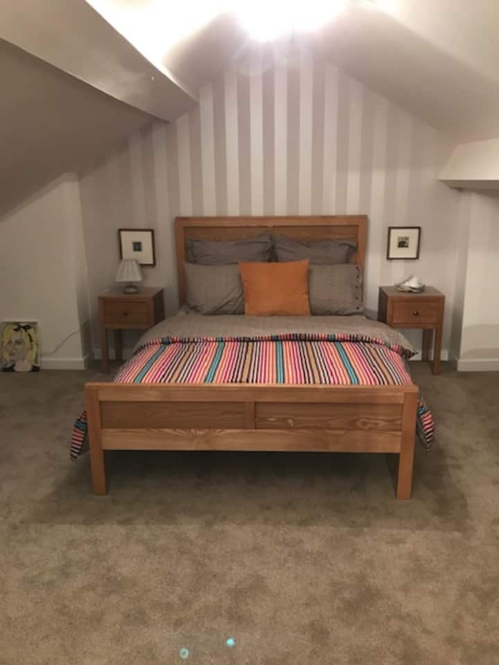 Double Attic Room In Leamington Spa With Bathroom - Royal Leamington Spa