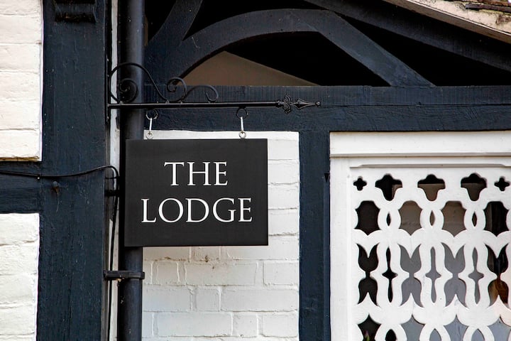 Character Cottage - A Quintessential Getaway! - National Trust - Erddig