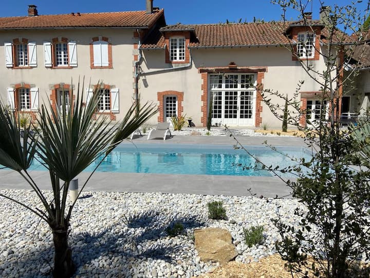 Belle Maison Familiale - Piscine Chauffée & Spa - La Péruse
