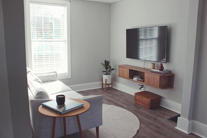 Spacious Modern House Next To Cleveland Clinic - Cleveland Heights, OH