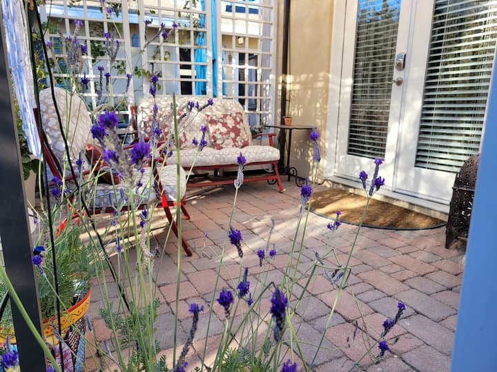 Garden-front Studio - Phoenix