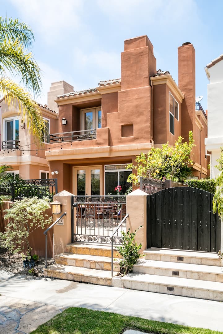 Beautiful Beach Adobe In Huntington Beach - Huntington Beach, CA