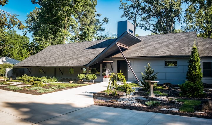 Modern Walk-out Lower Level With Private Entrance - Holland, OH