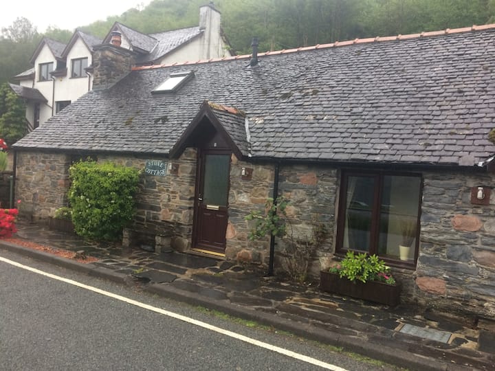 1 Stone Cottage - Stunning Loch Views. - Glencoe