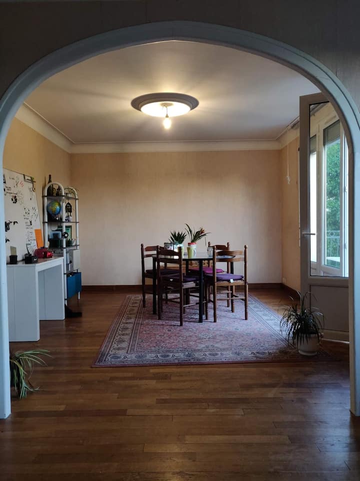 Chambre Privée Dans Une Petite Maison - Châteaubourg