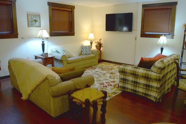 1830sthe Chestnut Barn In Winesburg - Dundee, OH
