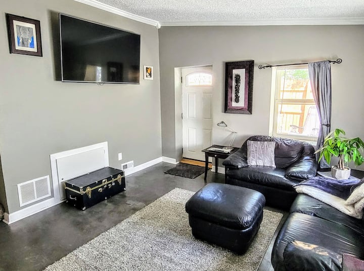 *Cozy Suite*queen Bed*smart Tv*firepit*grill* - Colorado Springs, CO