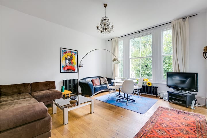 Big And Bright 2-bed Near Portobello Market & Tube - London