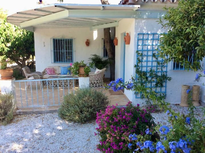 Cottage In Beautiful Area With Use Of Pool - Estepona
