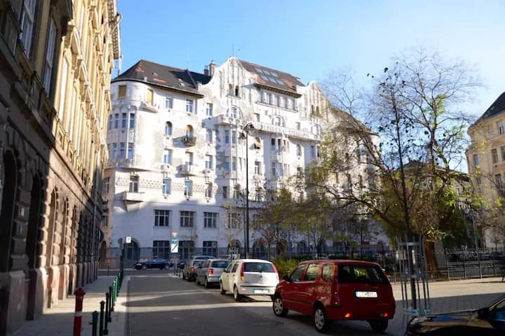 Sunny Apartment In A Beautiful House In The Center - Budapest