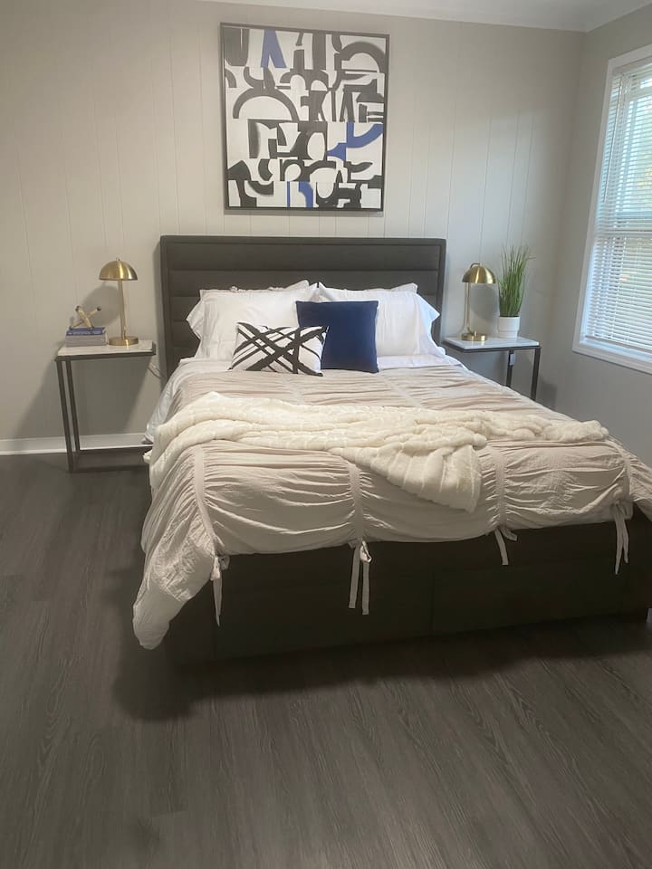 Spacious Apartment - Coventry, RI