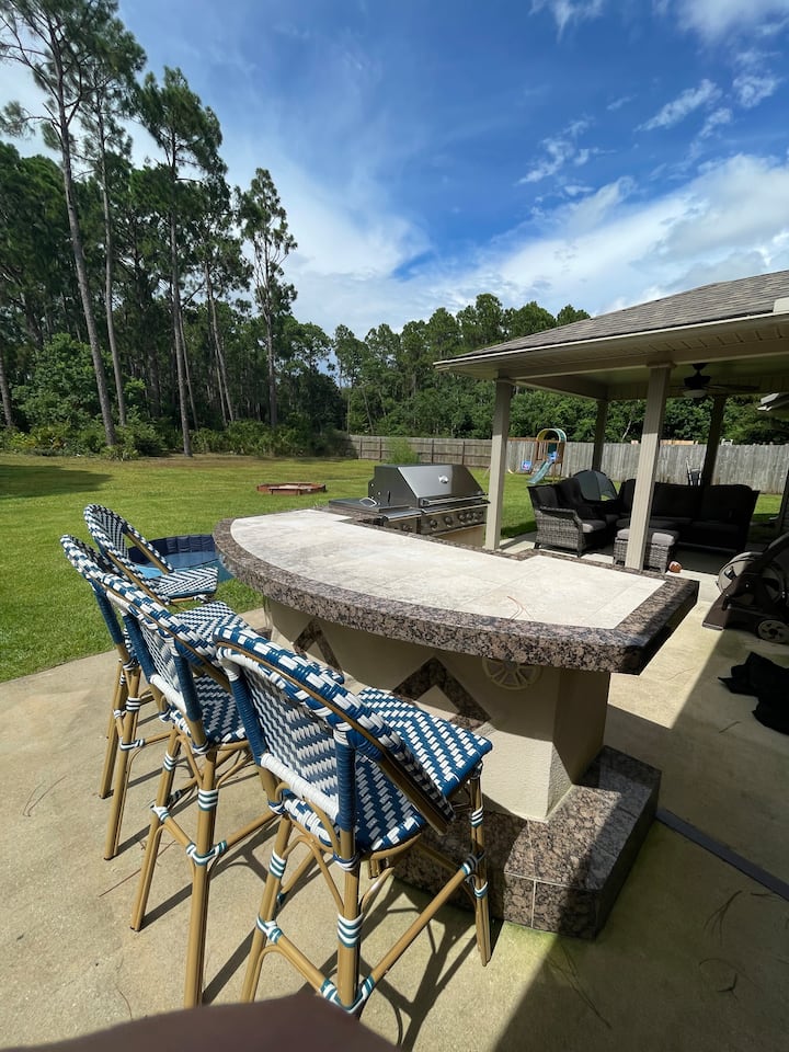 The Florida Room - Find Your Paradise - Navarre Beach, FL