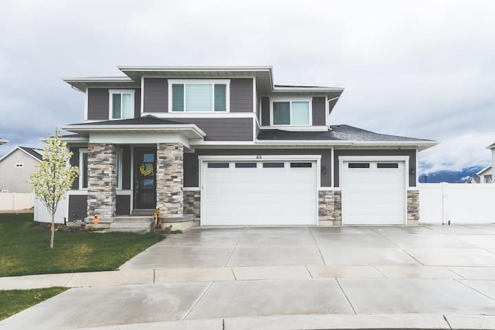 Newly Constructed Luxury Home - Golden Pond, Orem