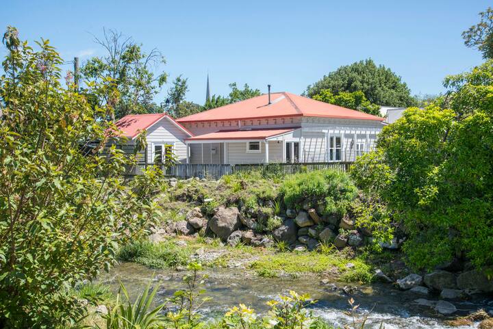 Brookville Cottage - Secluded Central Location - New Zealand