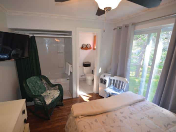 Bellwood Inn Room 6 - Ontario 60