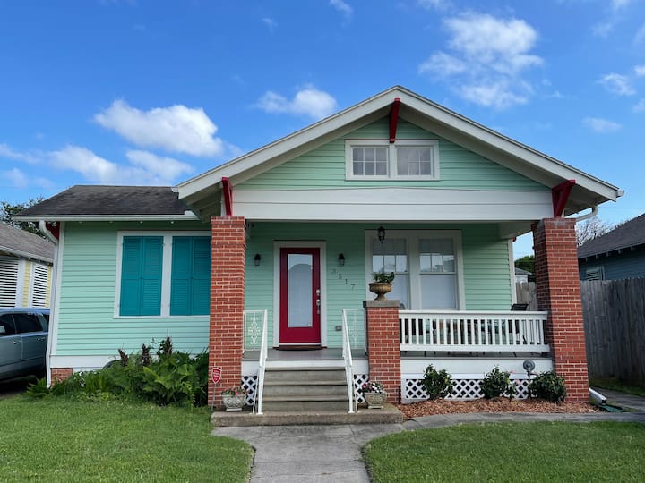 The Sundown Cottage Just 3 Blocks From The Beach! - Galveston