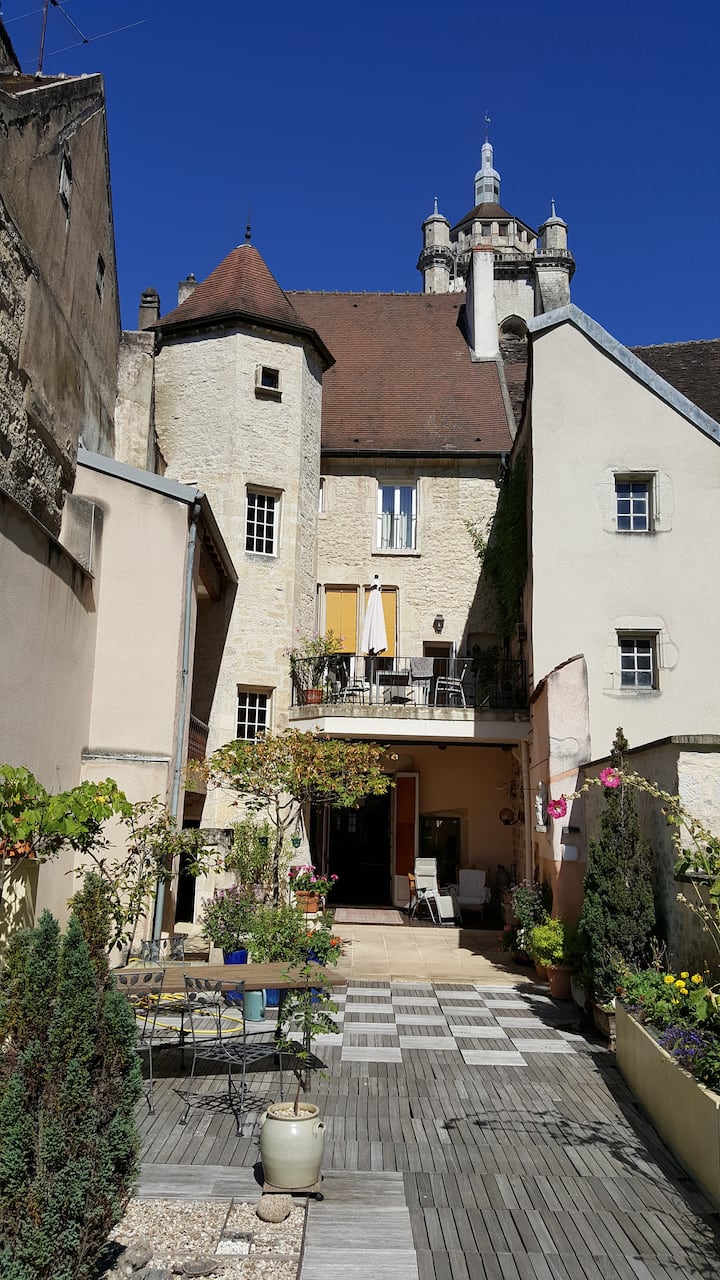 Quod Possum, Côté Canal, Logement Entier. - Jura