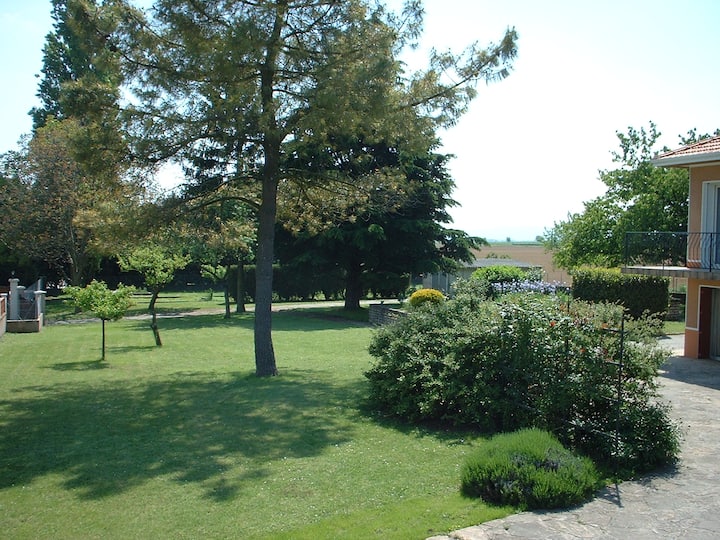 Meublé 100m2 Avec Terrasse Dans Parc Clos & Arboré - Anjou