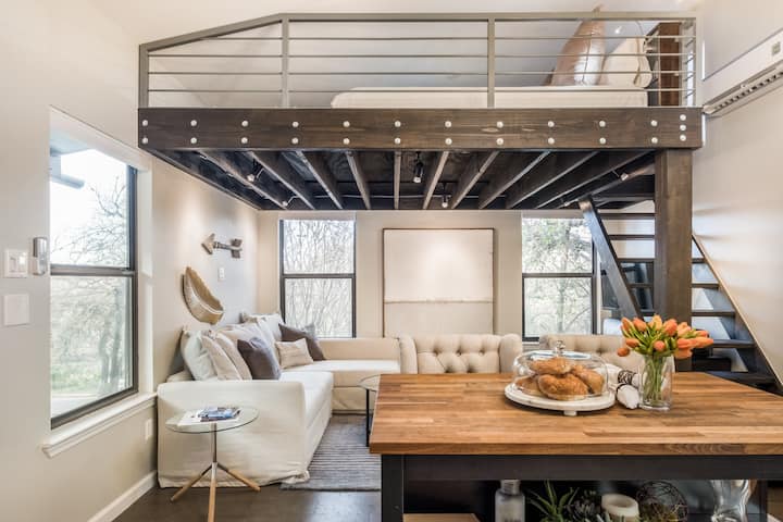 Stylish Tiny House Among The Trees - Austin, TX
