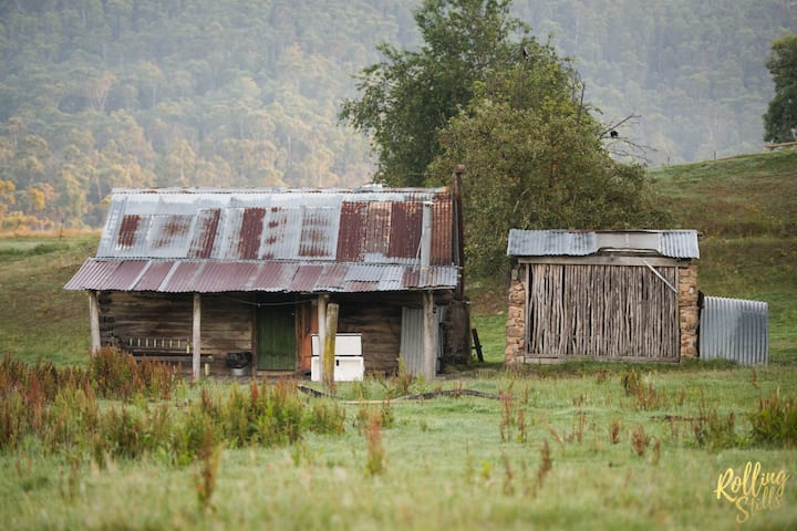The Willows - Cattleman's Log Hut - Huts for Rent in Anglers Rest ...