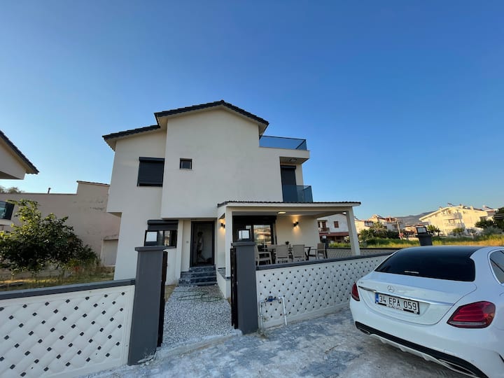 Denize Uzaklığı 4dk Olan Sessiz Sakin Harika Villa - Bademli