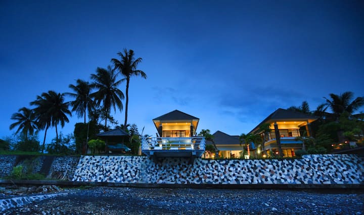 Luxury 6 Bedroom Beach Front Villa - Bali