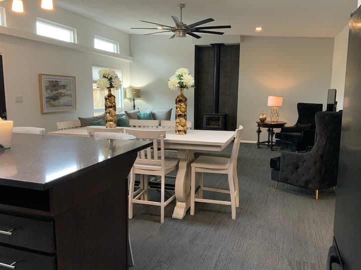 Fabulous Foothills Townhome With Access To Trails! - Albuquerque, NM