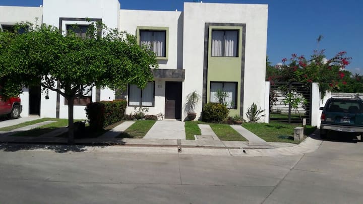 Residencia Privada Con Alberca En Manzanillo - Manzanillo, Colima, Mexico