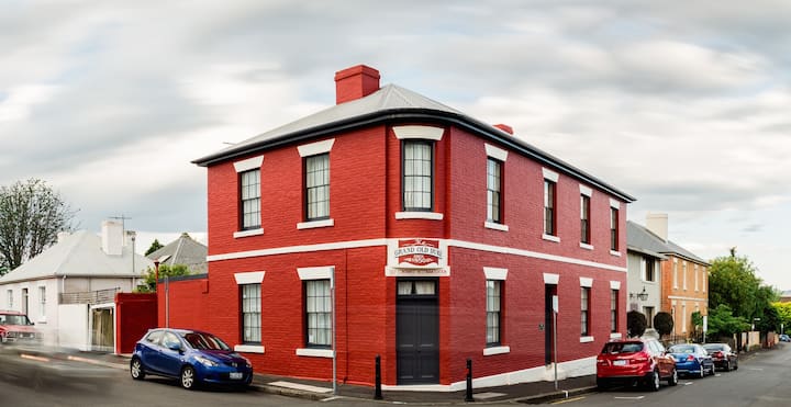 Grand Old Duke “Wellington” 1 Bedroom Apartment - Hobart