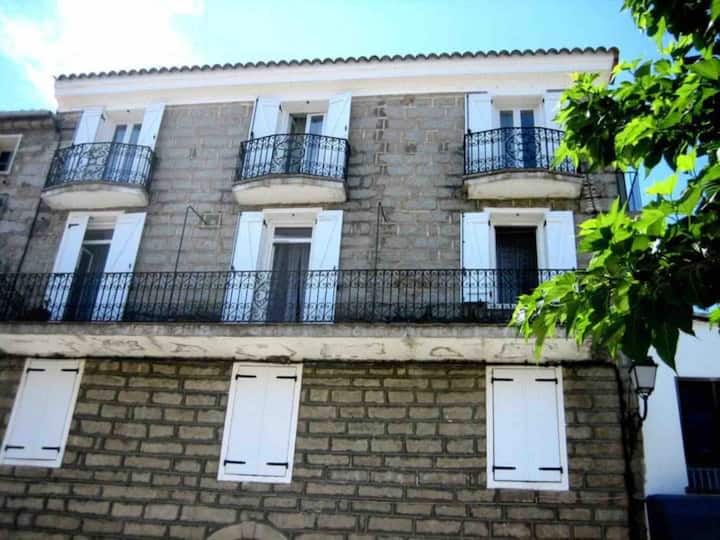 Appartement En Plein Centre De Levie - Korsika