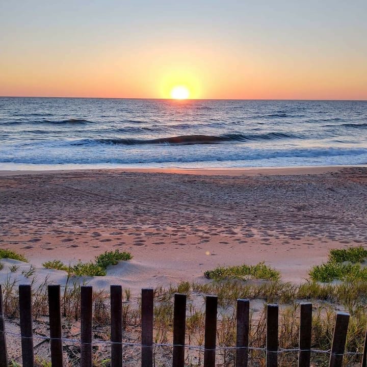 Oceanfront, Sleeps 6, Updated 3br/2ba With Pool. - 오먼드 비치