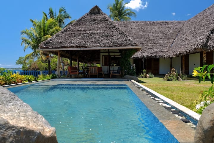 Villa "La Vie Est Belle" Sur La Plage Et Piscine - Madagascar