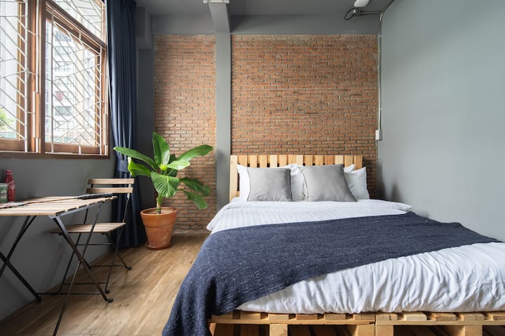 Better Moon : Brother’s Room- Bts Onnut/streetfood - Bangkok