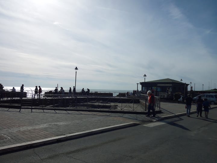 Alloggio Vicino Al Mare Con Terrazza Di 50mq - Ladispoli