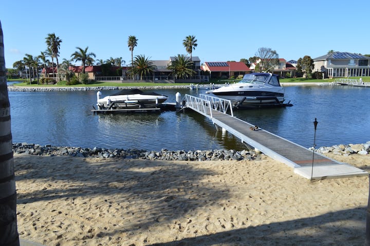 The Palms Private Suite - Melbourne