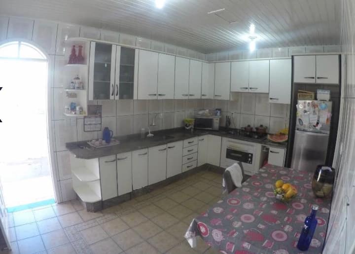 Casa Ampla Próximo Ao Lago Municipal De Cascavel - Cascavel