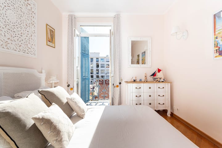 Real Gem In Best Location A/c And Balcony - Nice