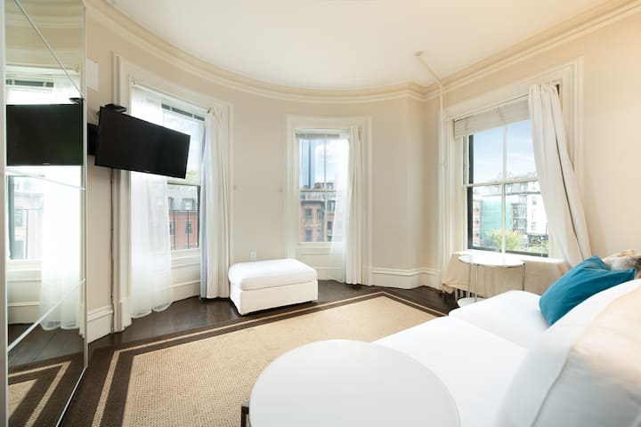 The Tremont - The Upton Boston, South End - Boston, MA