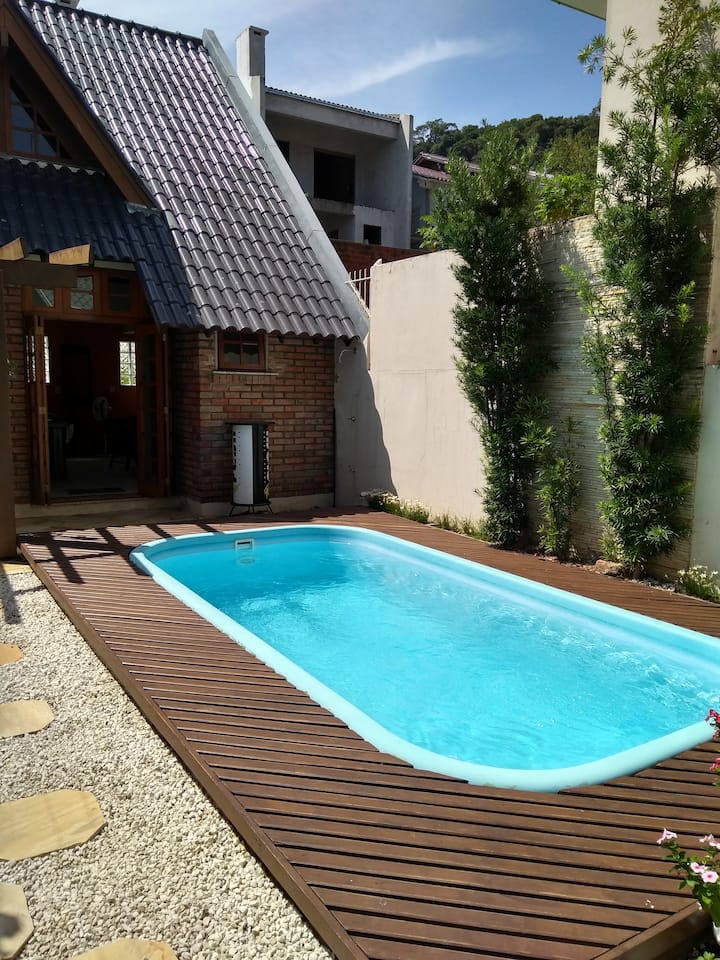 Duplex 2 Dormitórios Próximo A Unisc! Com Piscina! - Santa Cruz do Sul