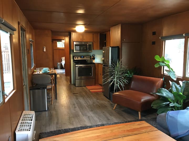 River-front Mid-century Renovated Mobile Home - Bastrop, TX