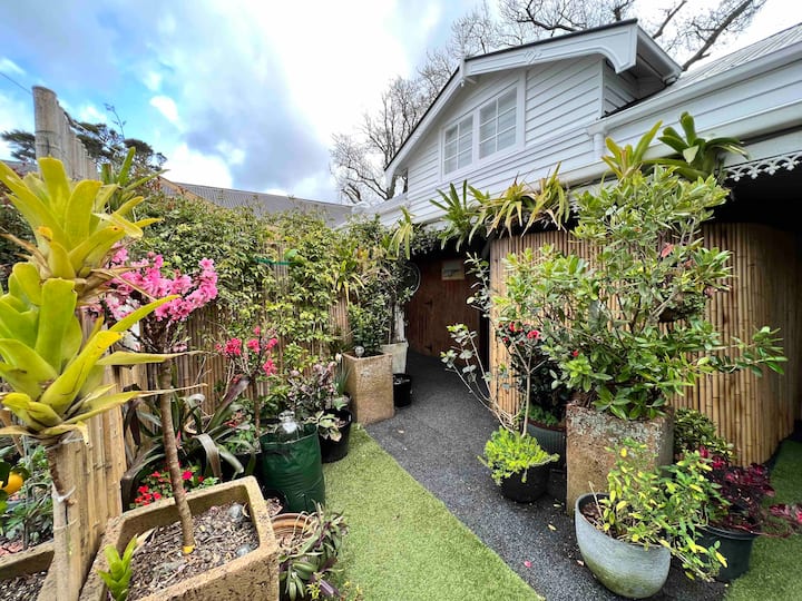 Sea Breeze: Tranquil Studio With Private Garden - Auckland