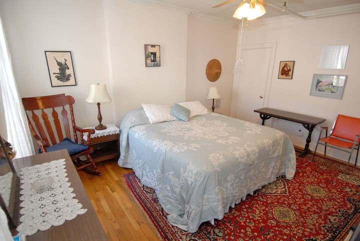 Large Room Pr/h Br/st In Park Slope - Brooklyn, NY