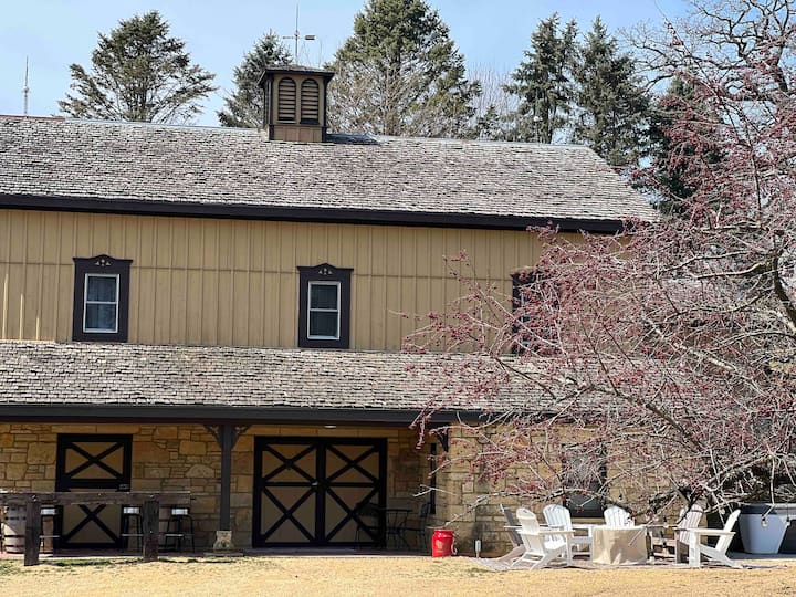 The Limestone Lodge - Belmont, WI