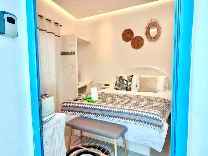 Deluxe Suite With Private Jacuzzi And Sea View - Santorini