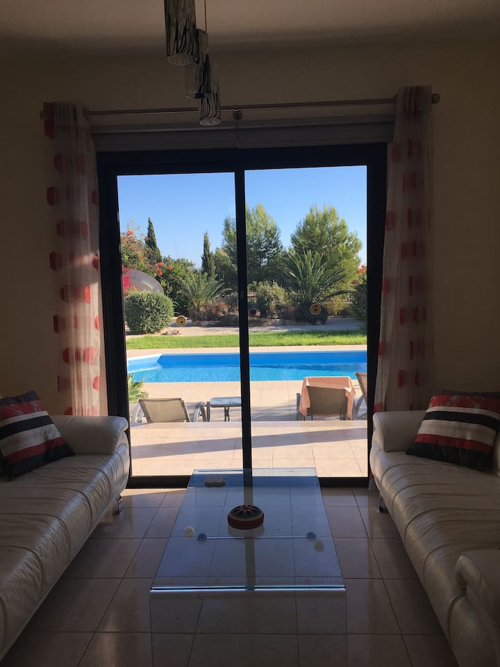 Anita’s Place, Stunning Villa With Heated Pool - Zypern